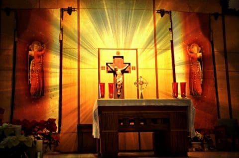What Is The Holy Mass? Discover 4 Aspects Of The Catholic Mass